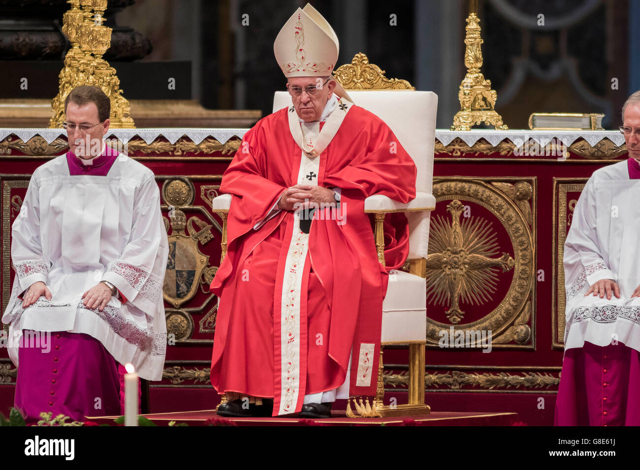 Vestment father church hi-res stock photography and images - Alamy