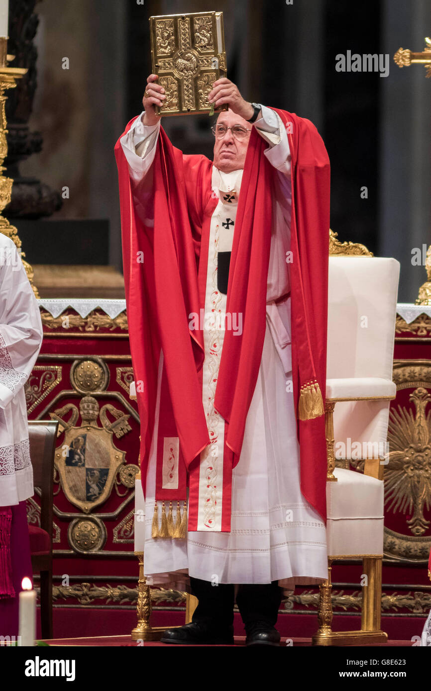 Vatican City, Vatican. 29th June, 2016. Pope Francis celebrates the ...