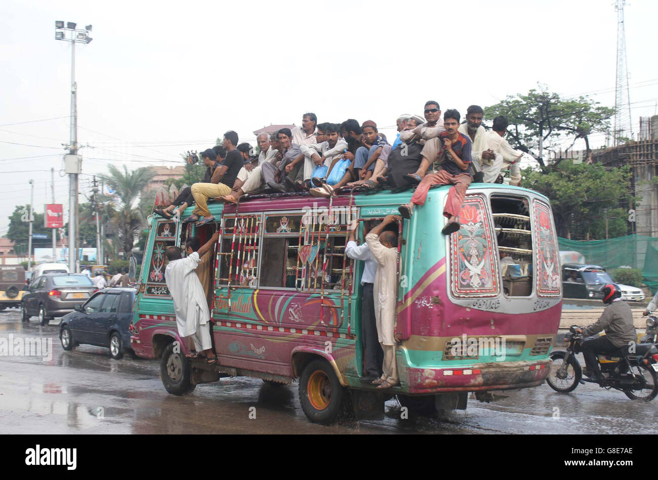 Karachi bus hi-res stock photography and images - Alamy