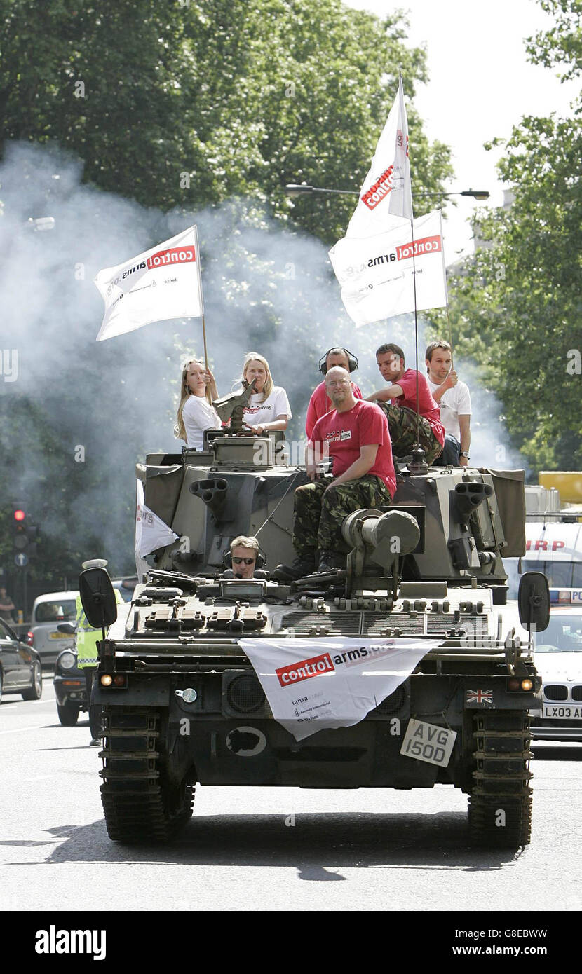 Amnesty International UK and Oxfam drive a 17 tonne tank through ...
