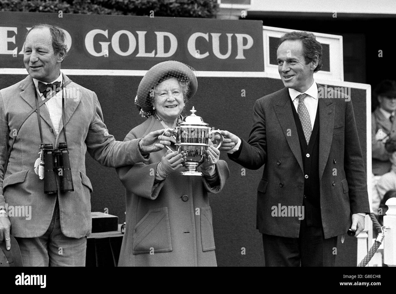 The Queen Mother presents the Whitbread Gold Cup to Mr Bill Shand Kydd ...