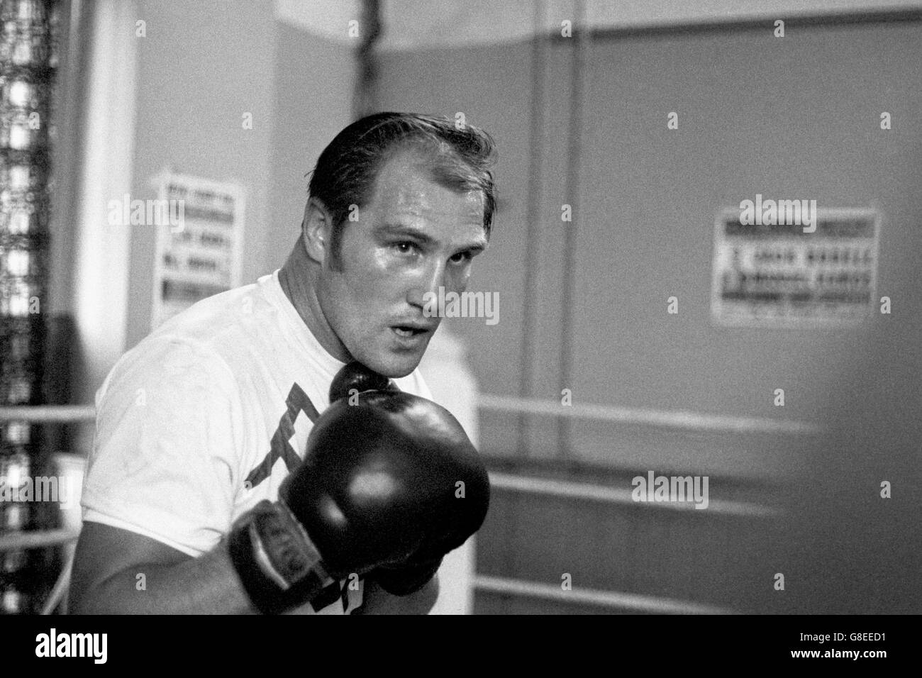 Jerry quarry boxing hi-res stock photography and images - Alamy