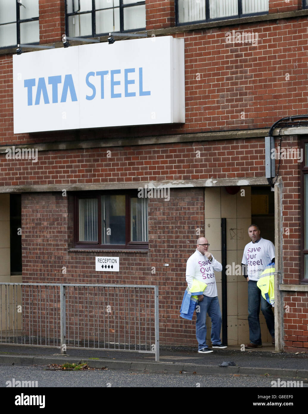 Steel workers outside tata steel dalzell in motherwell hi-res stock ...
