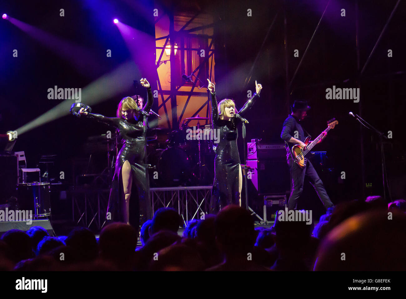 Live instruments hi-res stock photography and images - Alamy