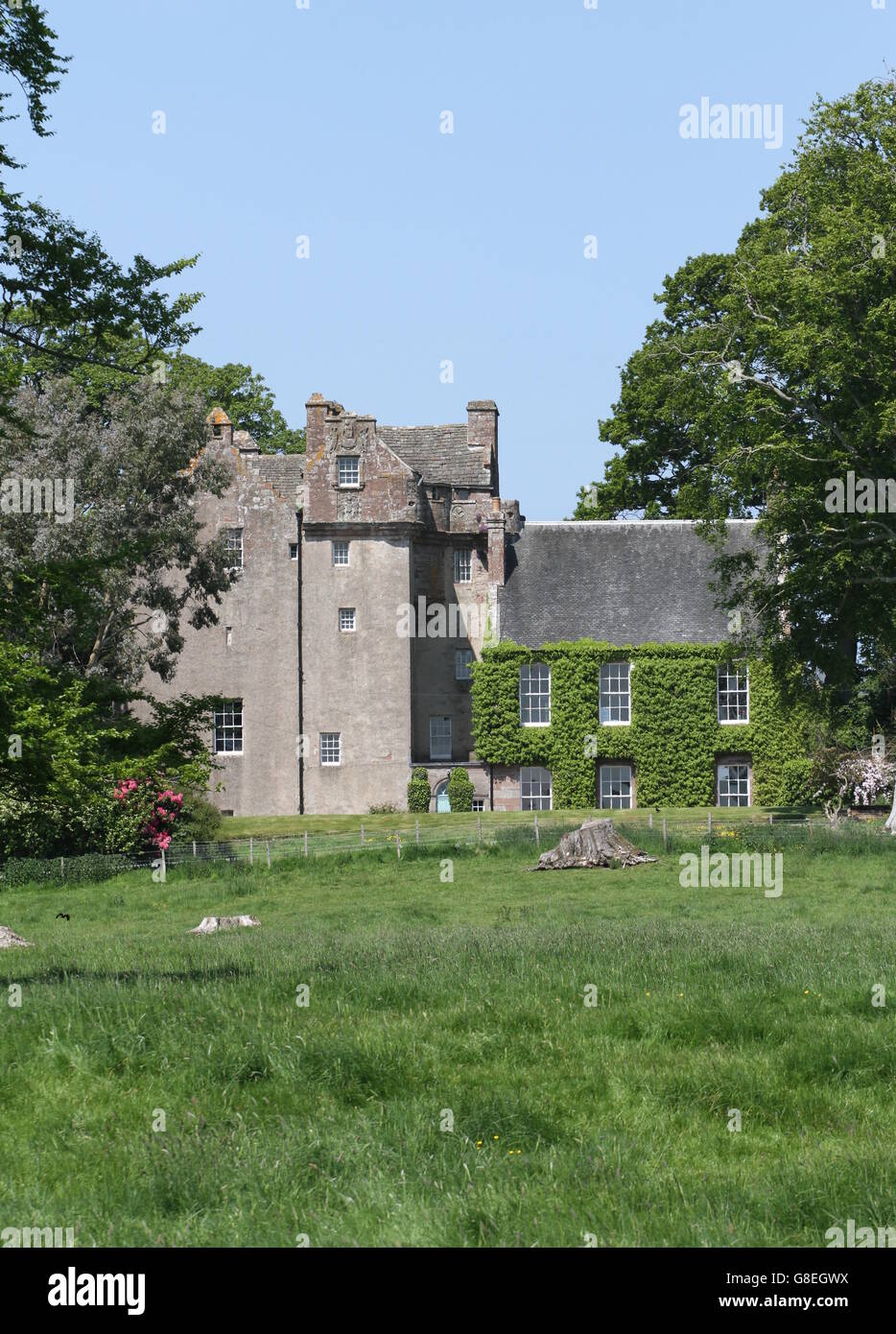 Balbegno Castle luxury self catering accommodation near Fettercairn ...