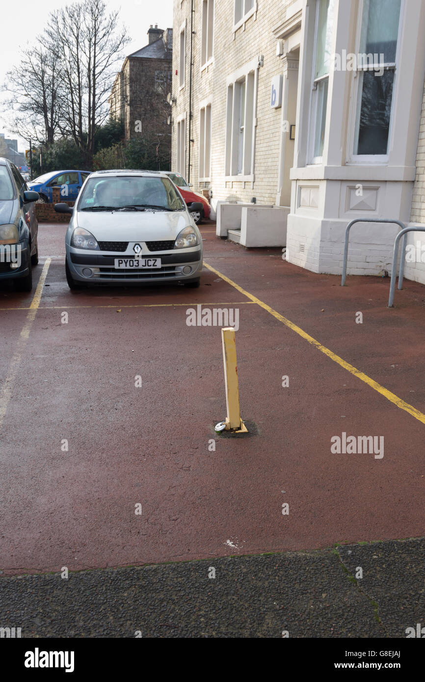 Car parking space outside house hi-res stock photography and images - Alamy