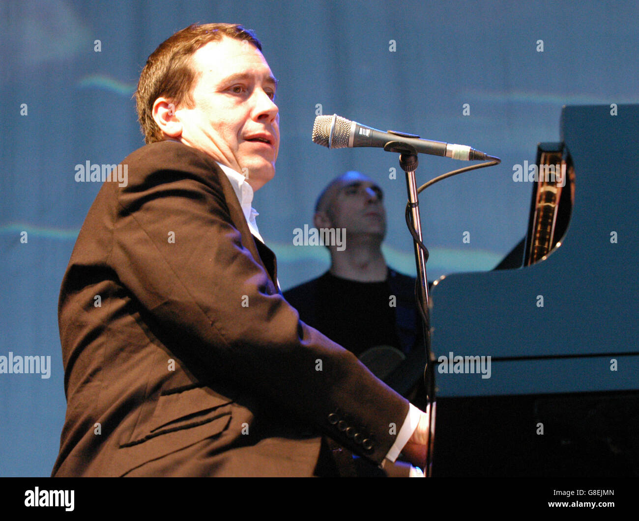Musician jools holland playing piano hi-res stock photography and ... Musician jools holland playing piano hi-res stock photography and ...