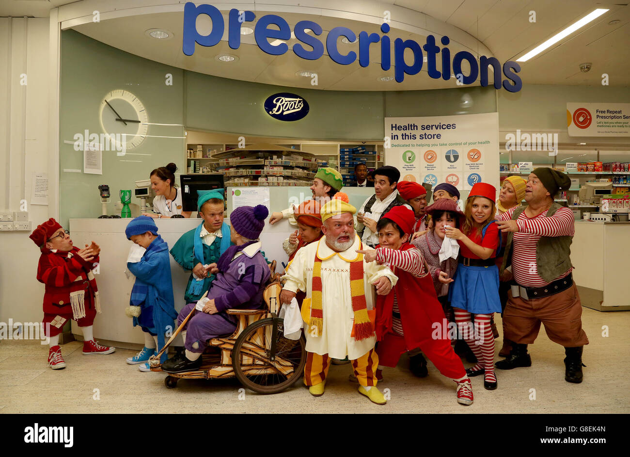 Dwarf Actors High Resolution Stock Photography and Images - Alamy