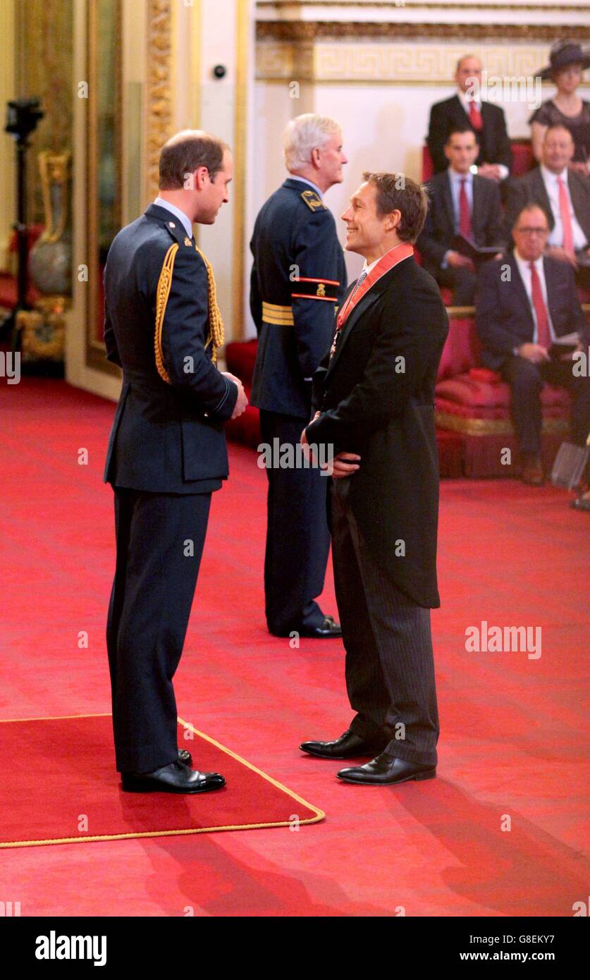 Prince william royal investiture johnny wilkinson hi-res stock ...