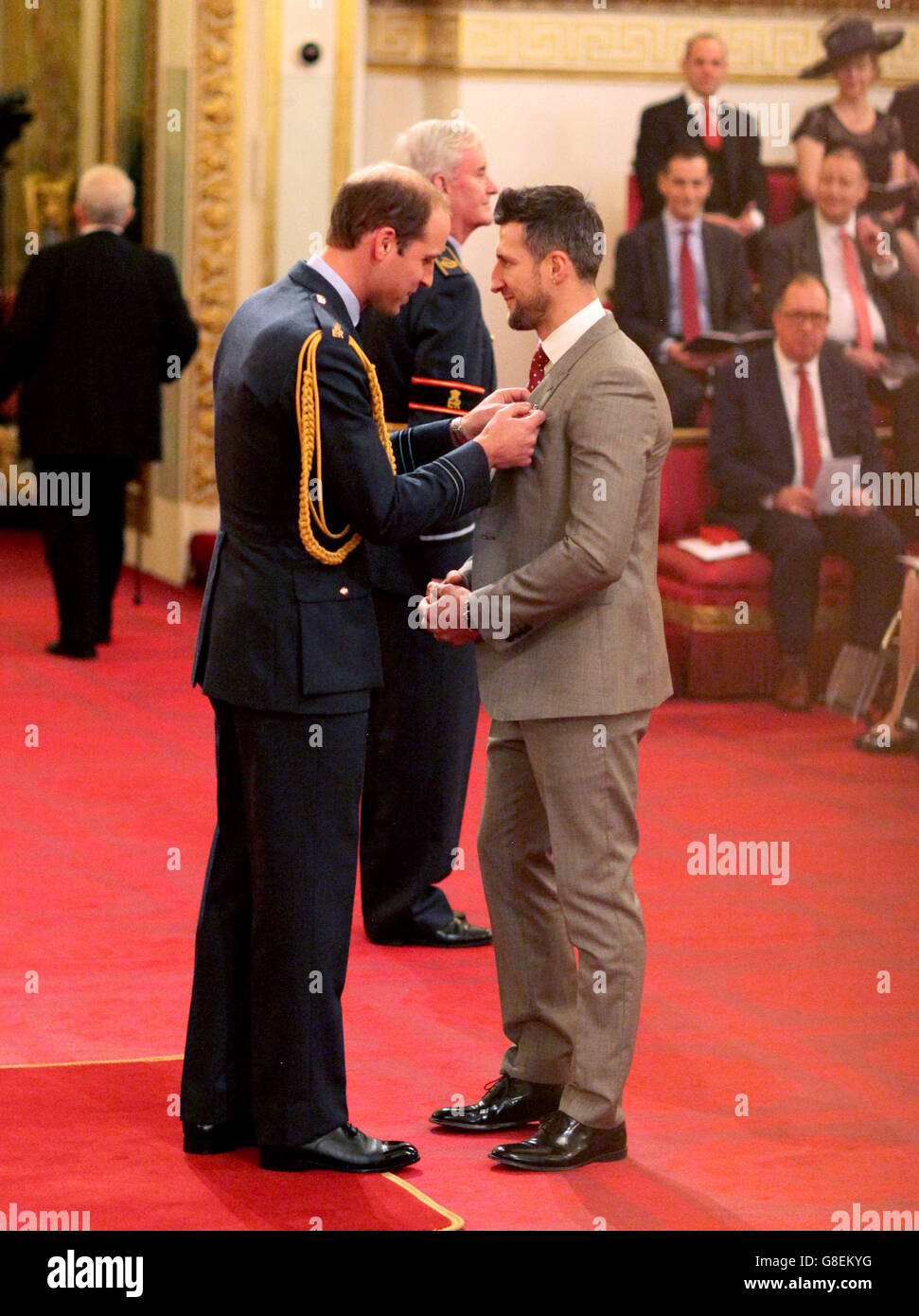Carl froch made mbe duke cambridge investiture ceremony buckingham ...