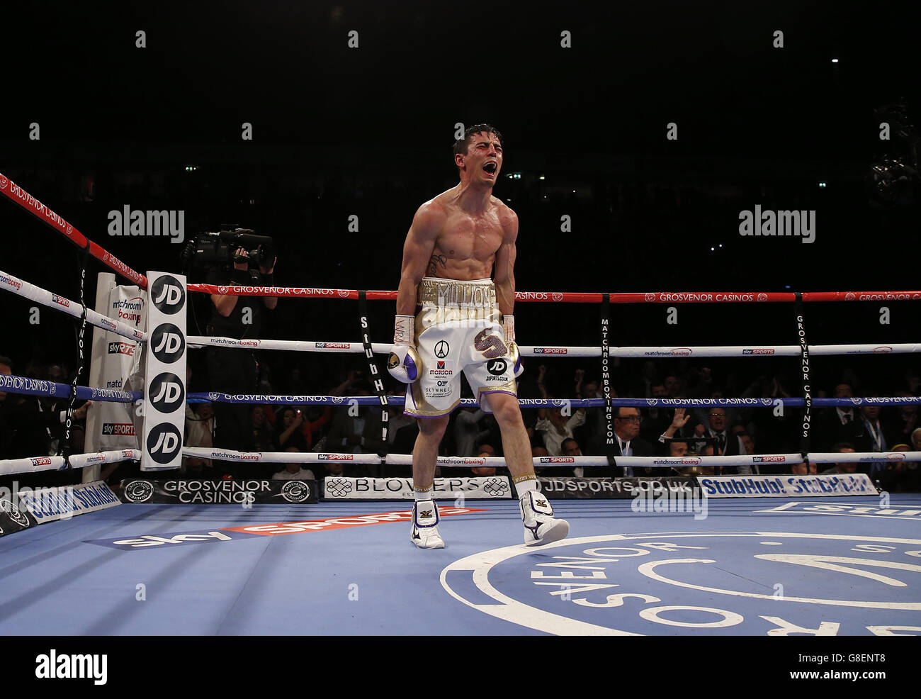 Manchester Arena Boxing. Anthony Crolla celebrates victory over Darleys ...