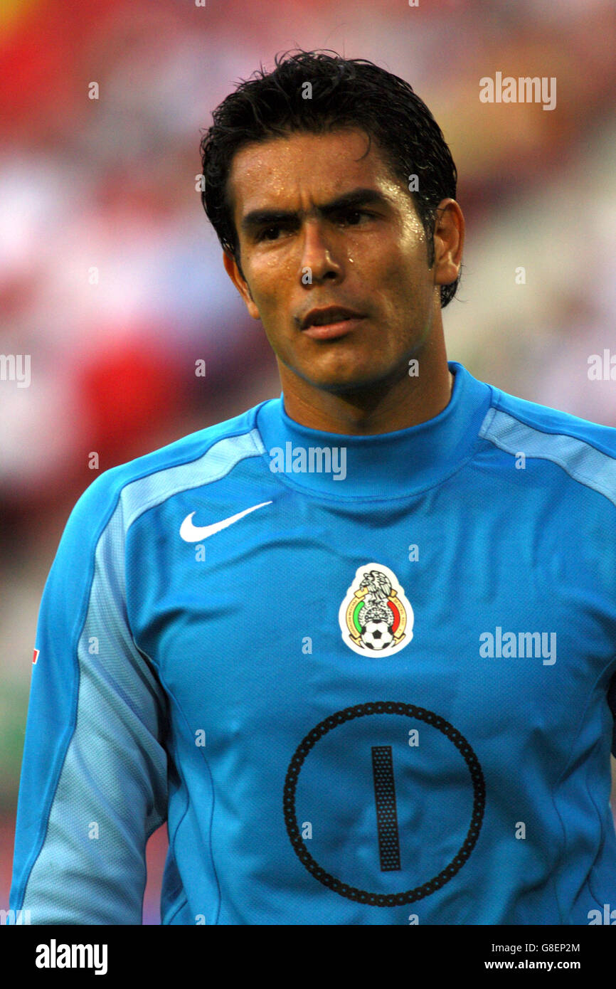 Mexico goalkeeper oswaldo sanchez hi-res stock photography and images ...