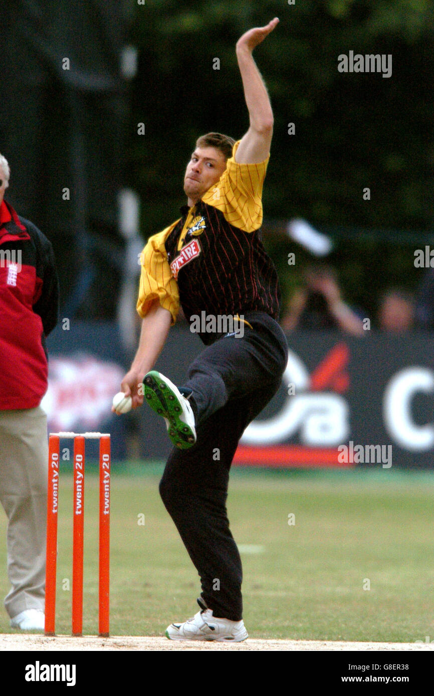 Cricket kent simon cook hi-res stock photography and images - Alamy