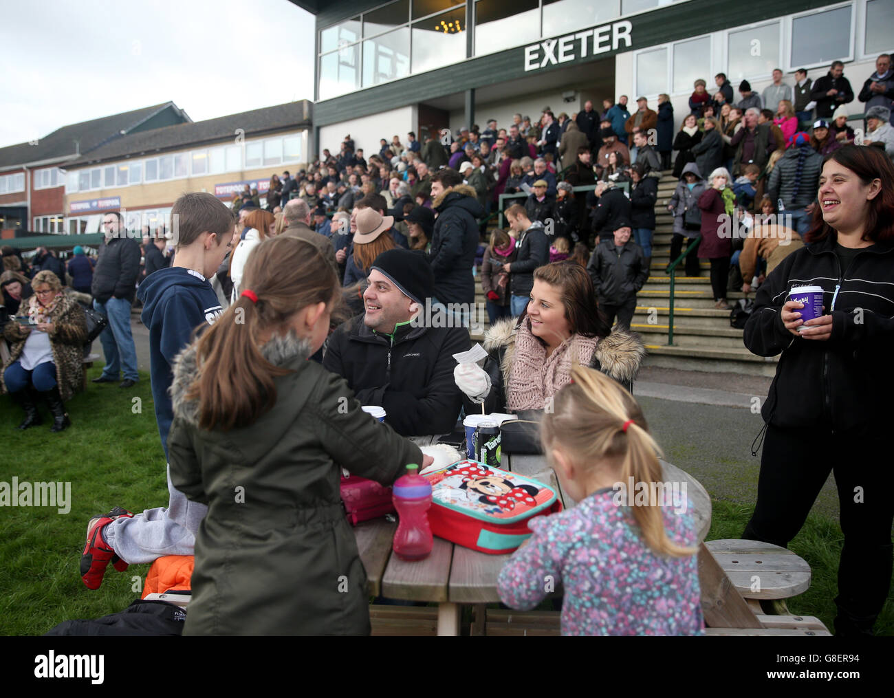 Horse racing exeter racecourse hi-res stock photography and images - Alamy