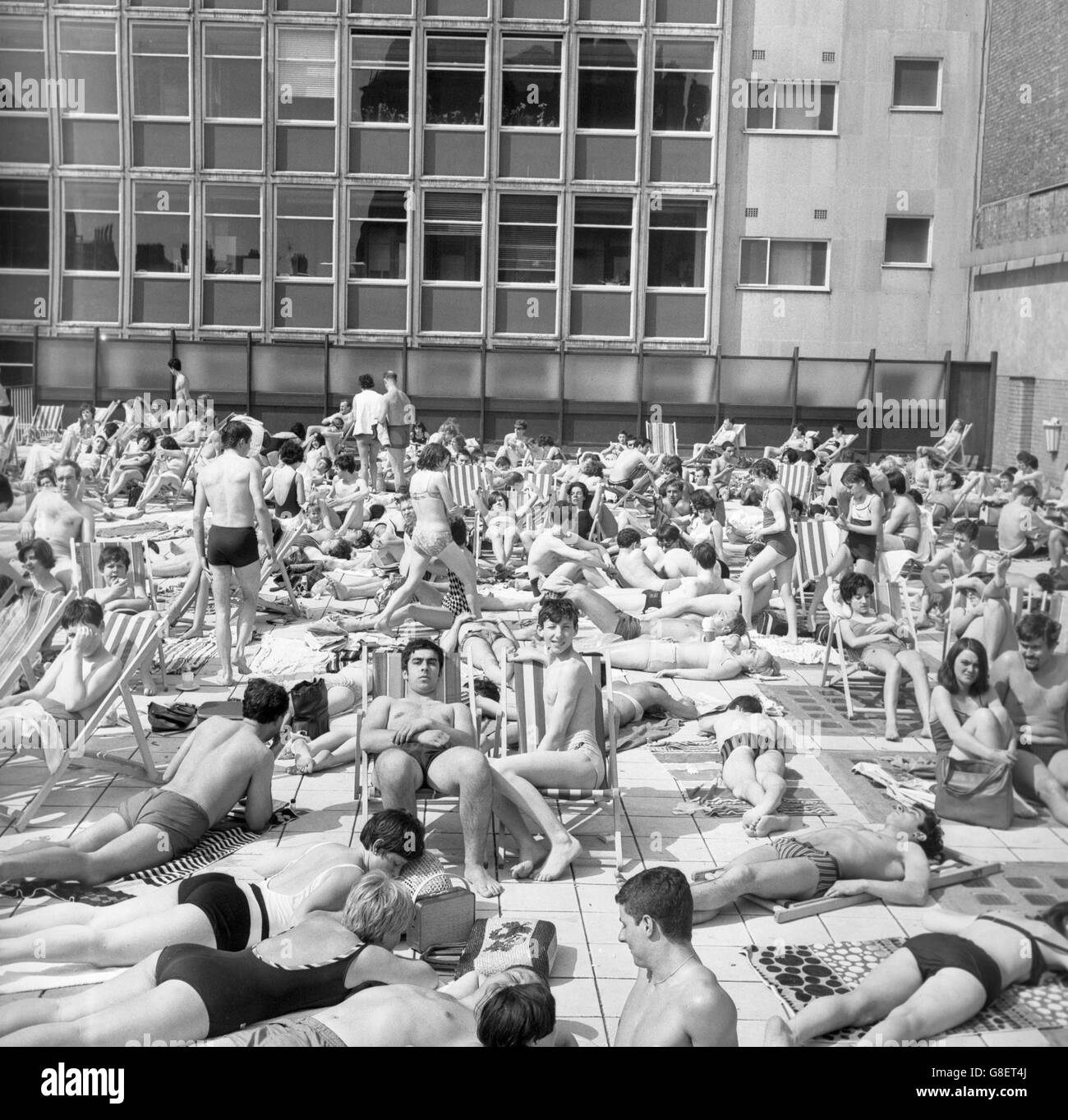 Weather sunny london Black and White Stock Photos & Images - Alamy