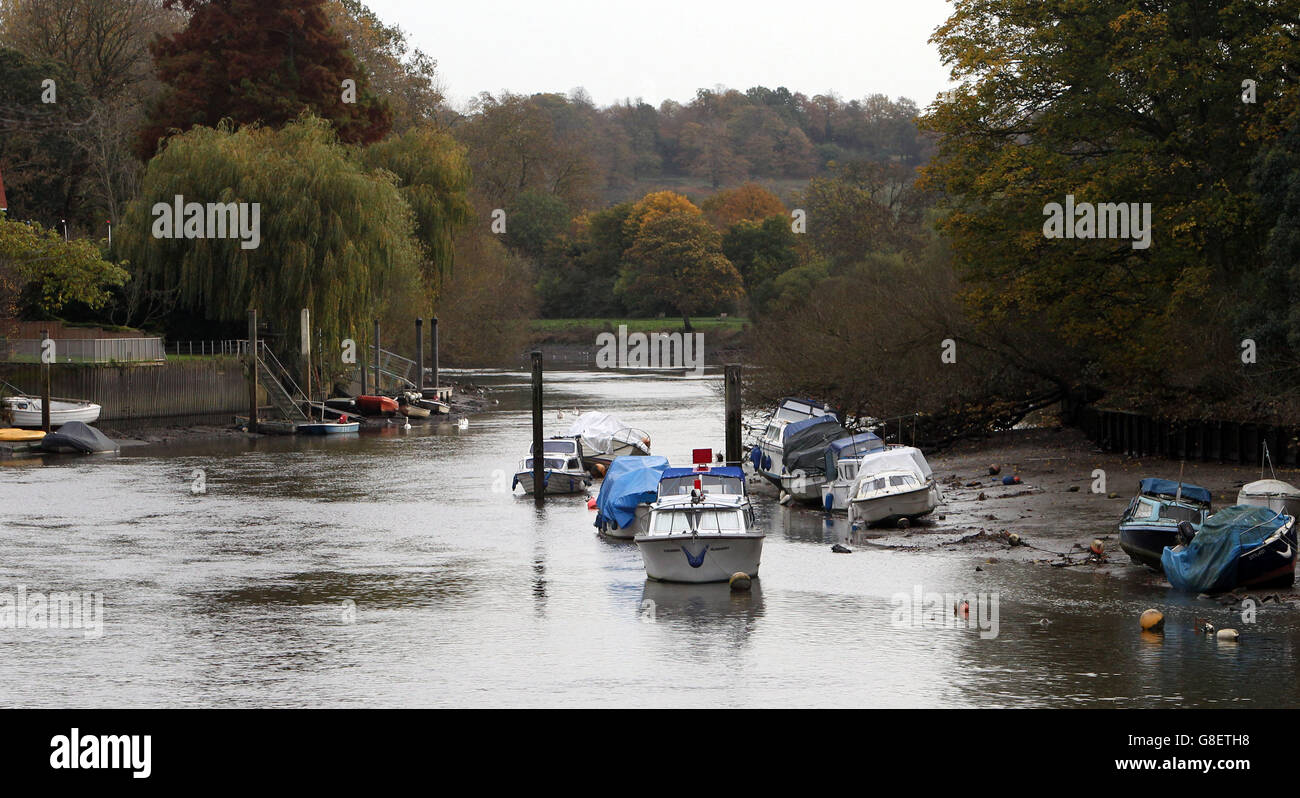 The river Thames in Twickenham at low tide, after it was drained for ...