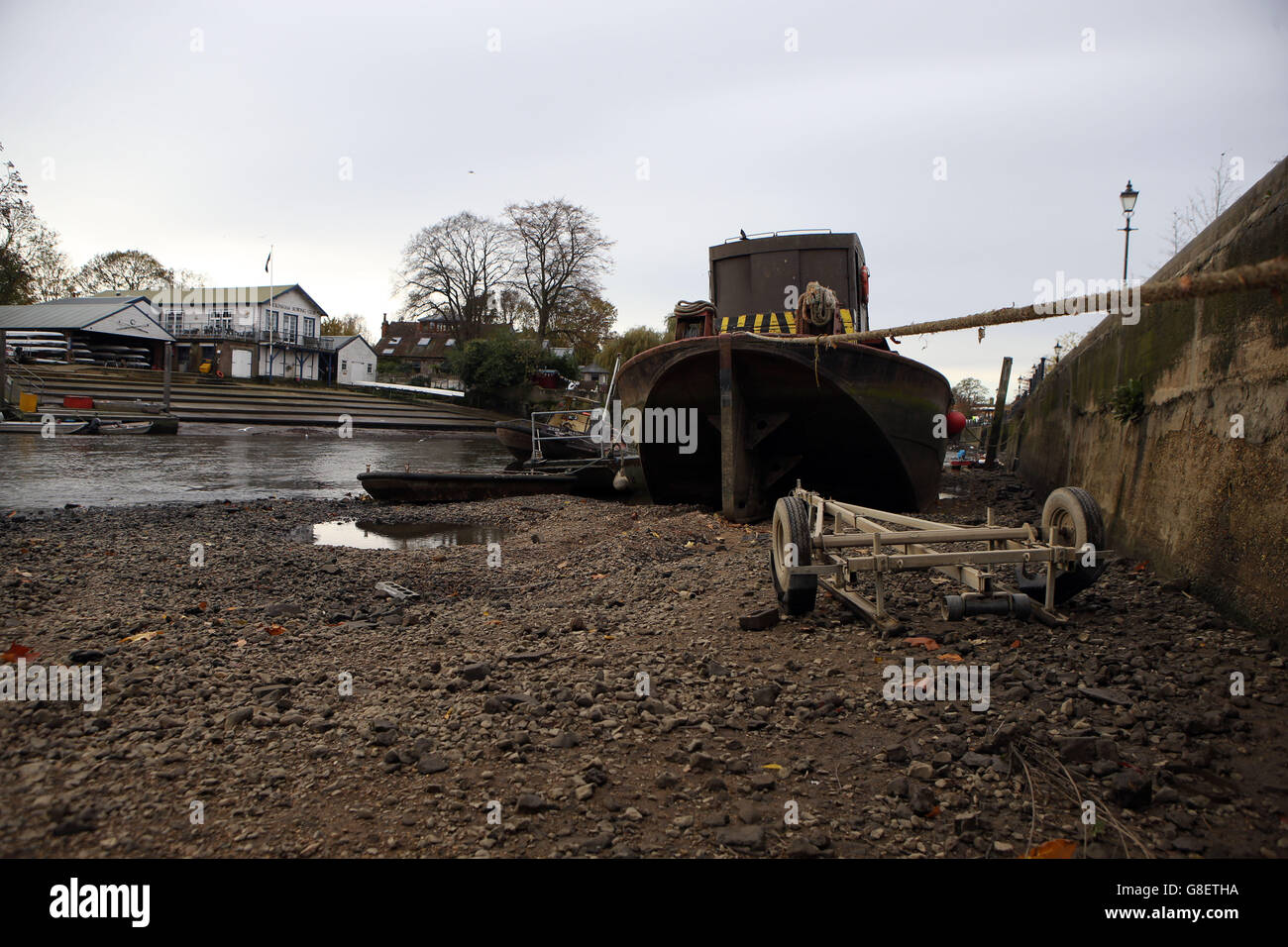 The river Thames in Twickenham at low tide, after it was drained for ...