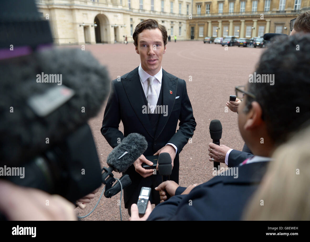 Receiving cbe buckingham palace hi-res stock photography and images - Alamy