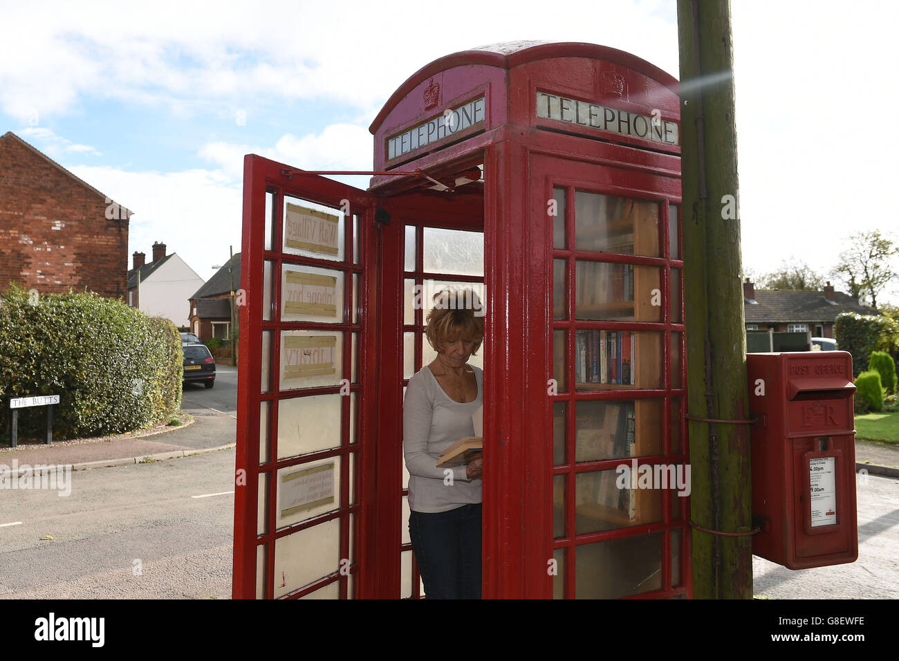 Telephone box library hi-res stock photography and images - Alamy