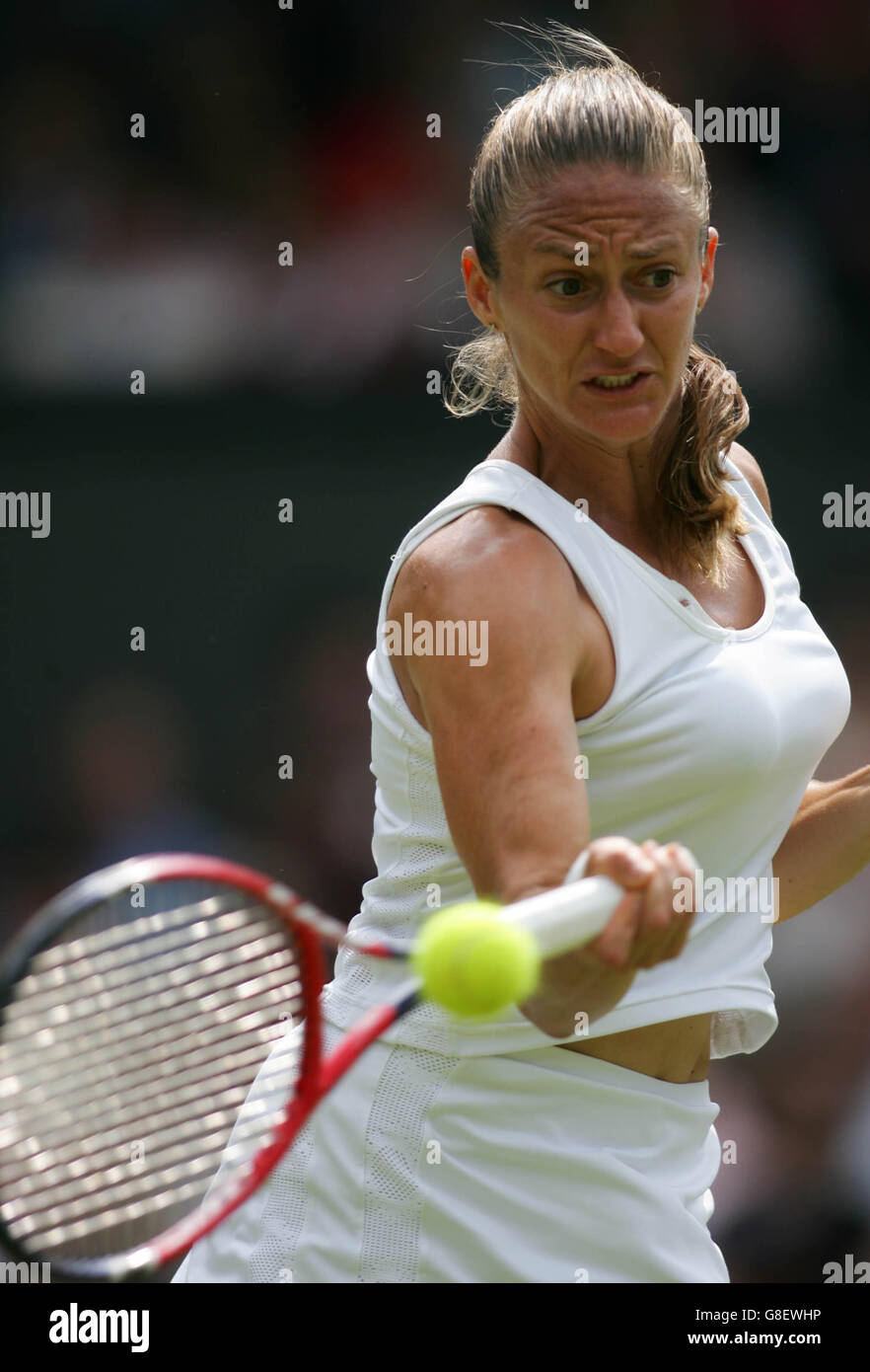 France's Mary Pierce in action against Venus Williams Stock Photo - Alamy