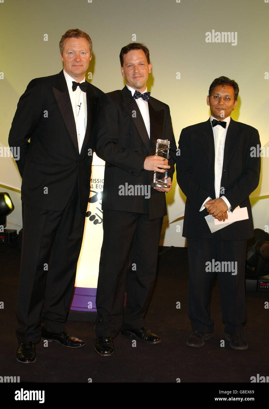 Presented by rory bremner left shamir shah of juniper communications hi ...