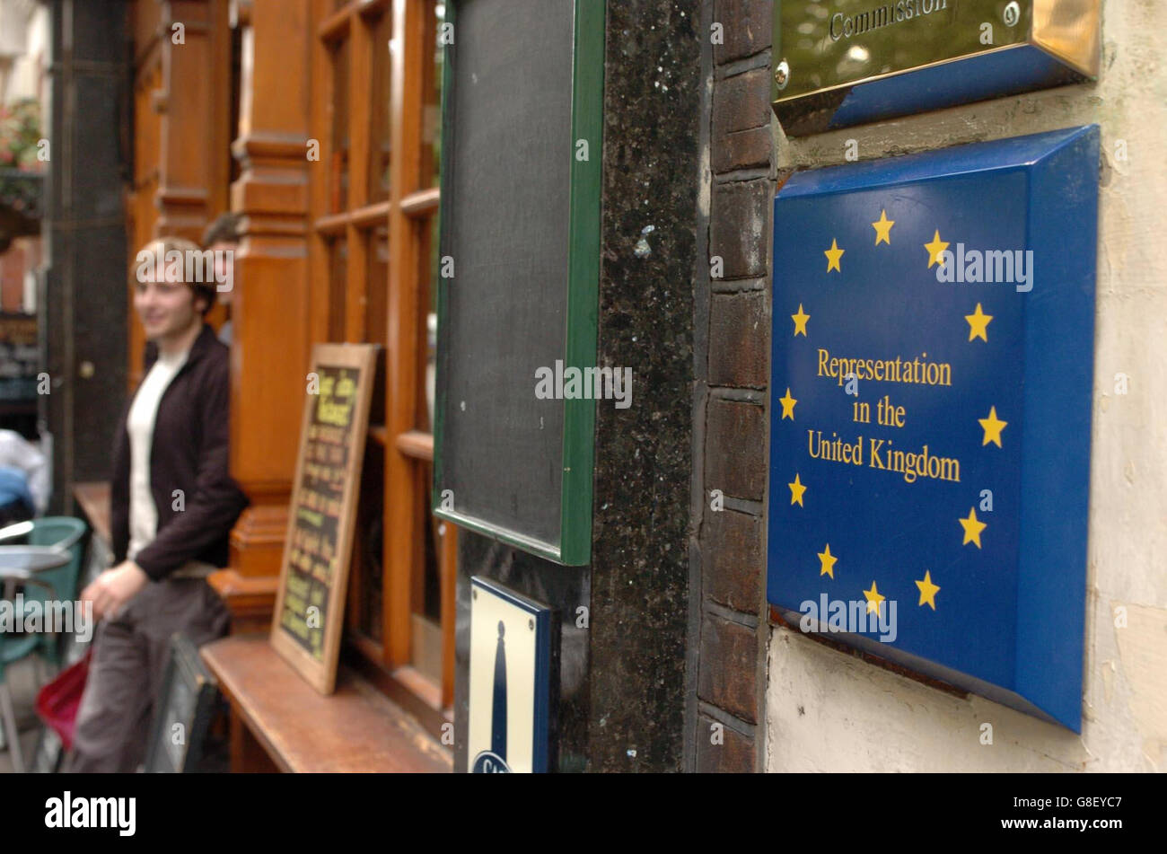 The european commissions headquarters on storeys gate hi-res stock ...