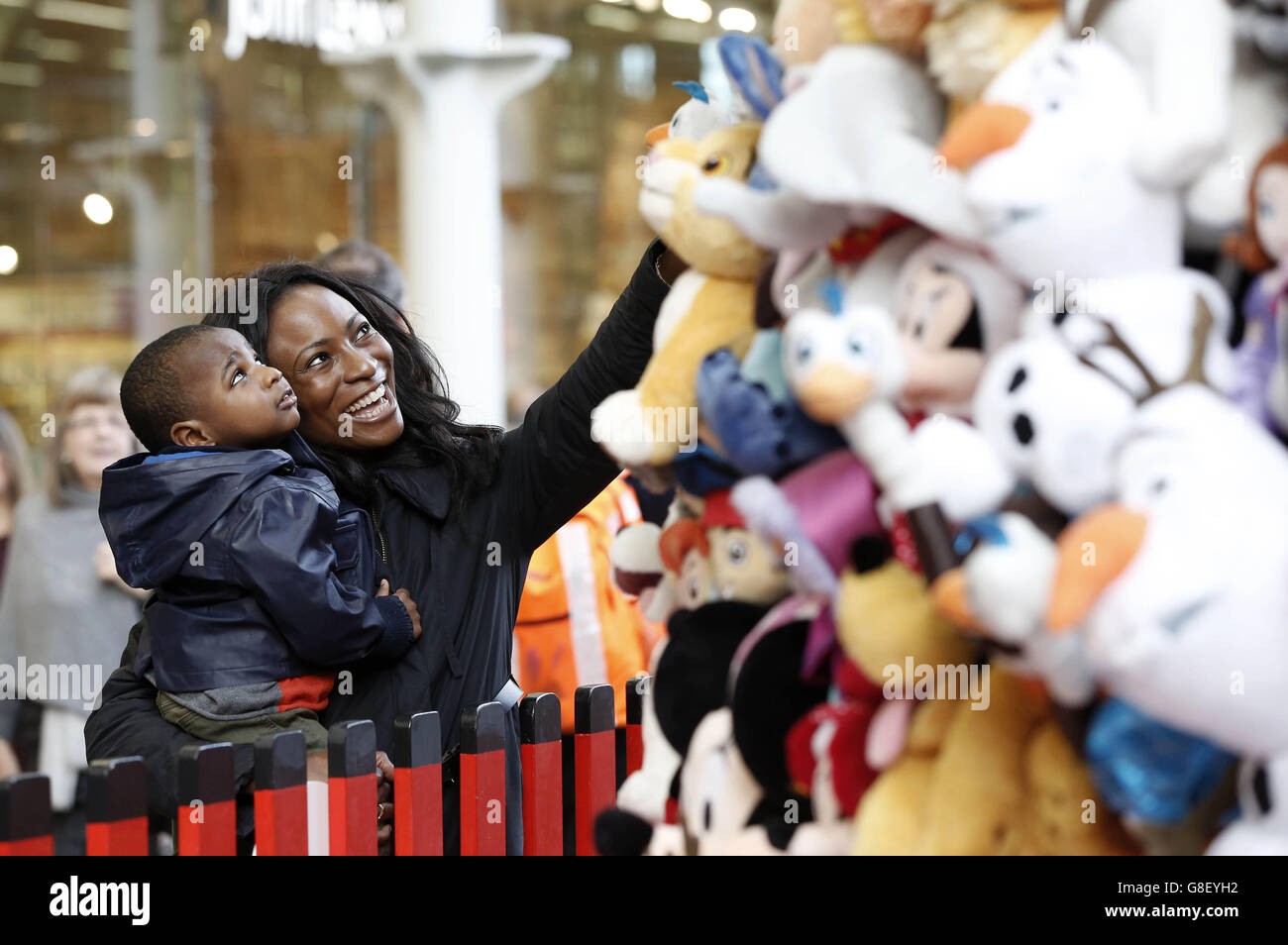 Ralph Mbamali and mother Oreke Mbamali viewing the world's biggest ...