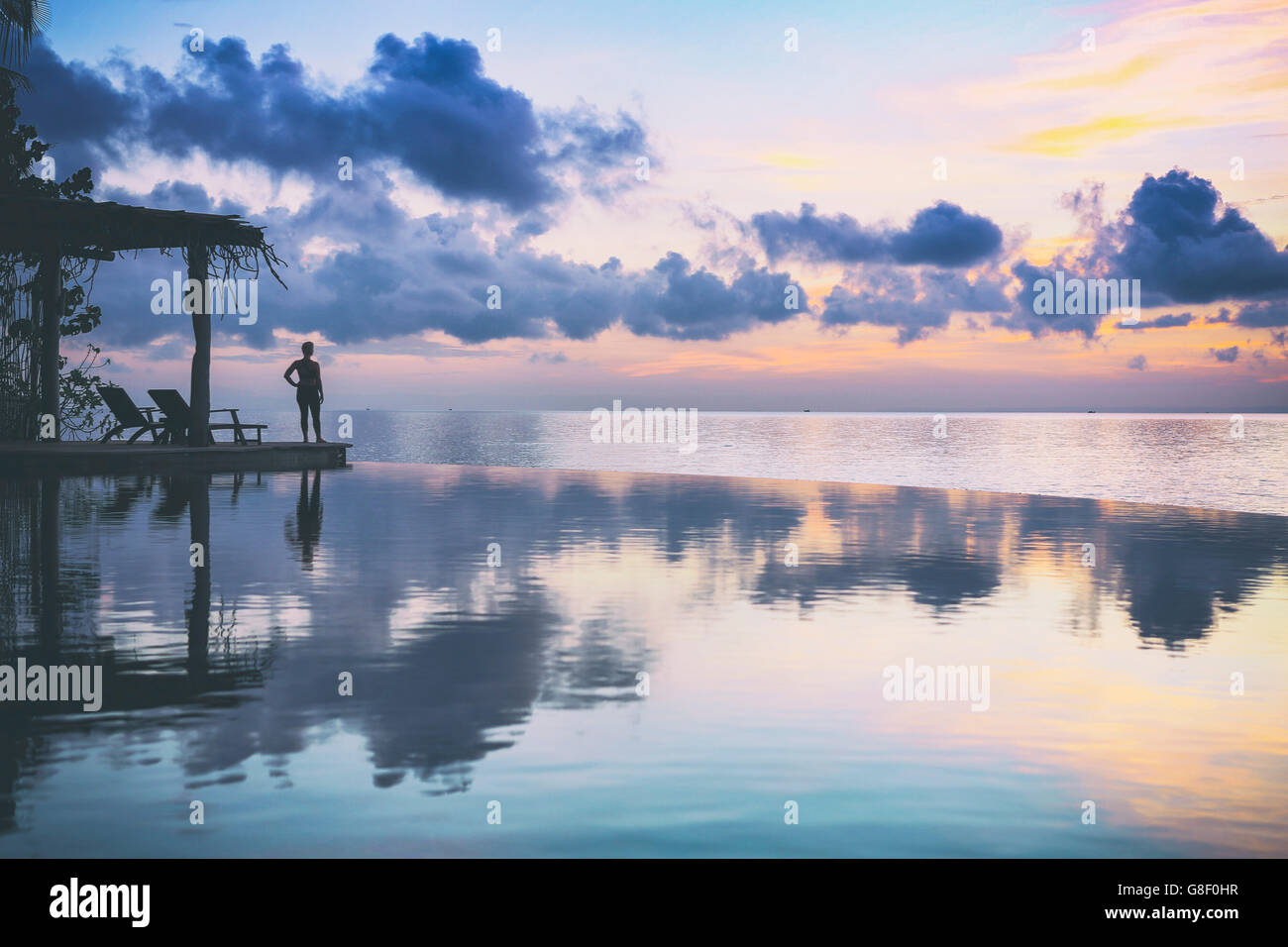 Infinity pool hi-res stock photography and images - Alamy