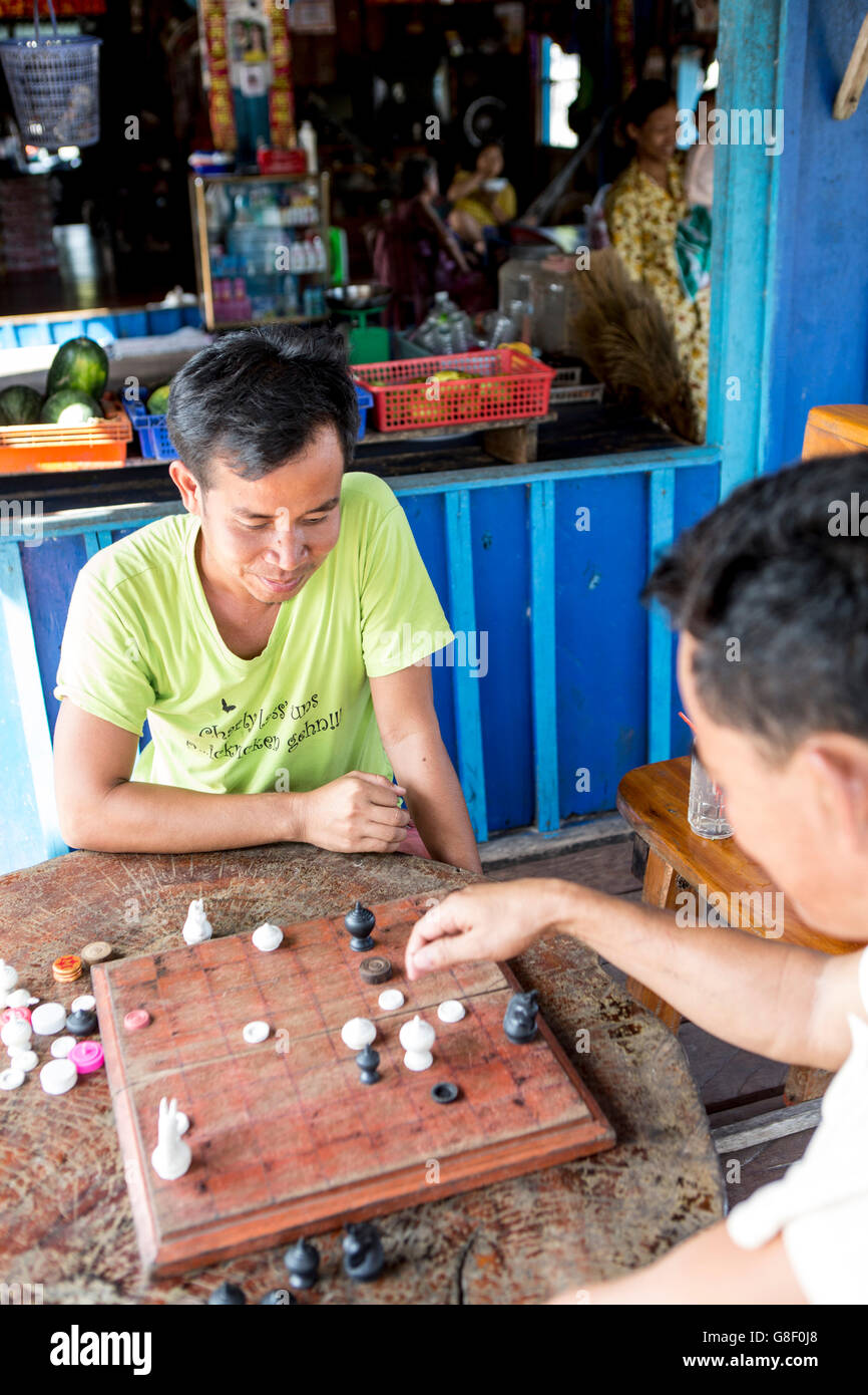 Cambodian chess hi-res stock photography and images - Alamy