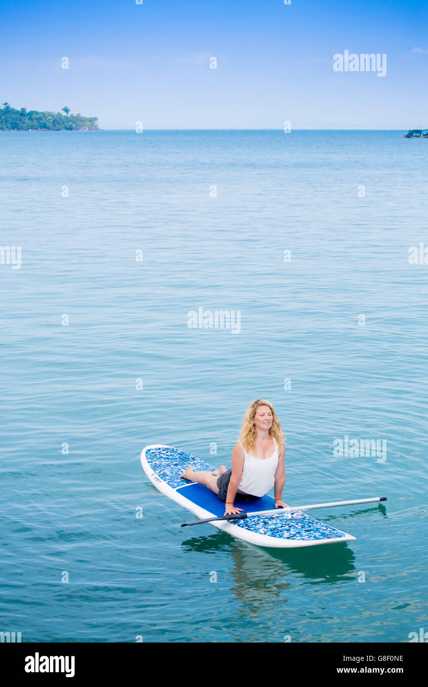 Indian in kayak hi-res stock photography and images - Alamy