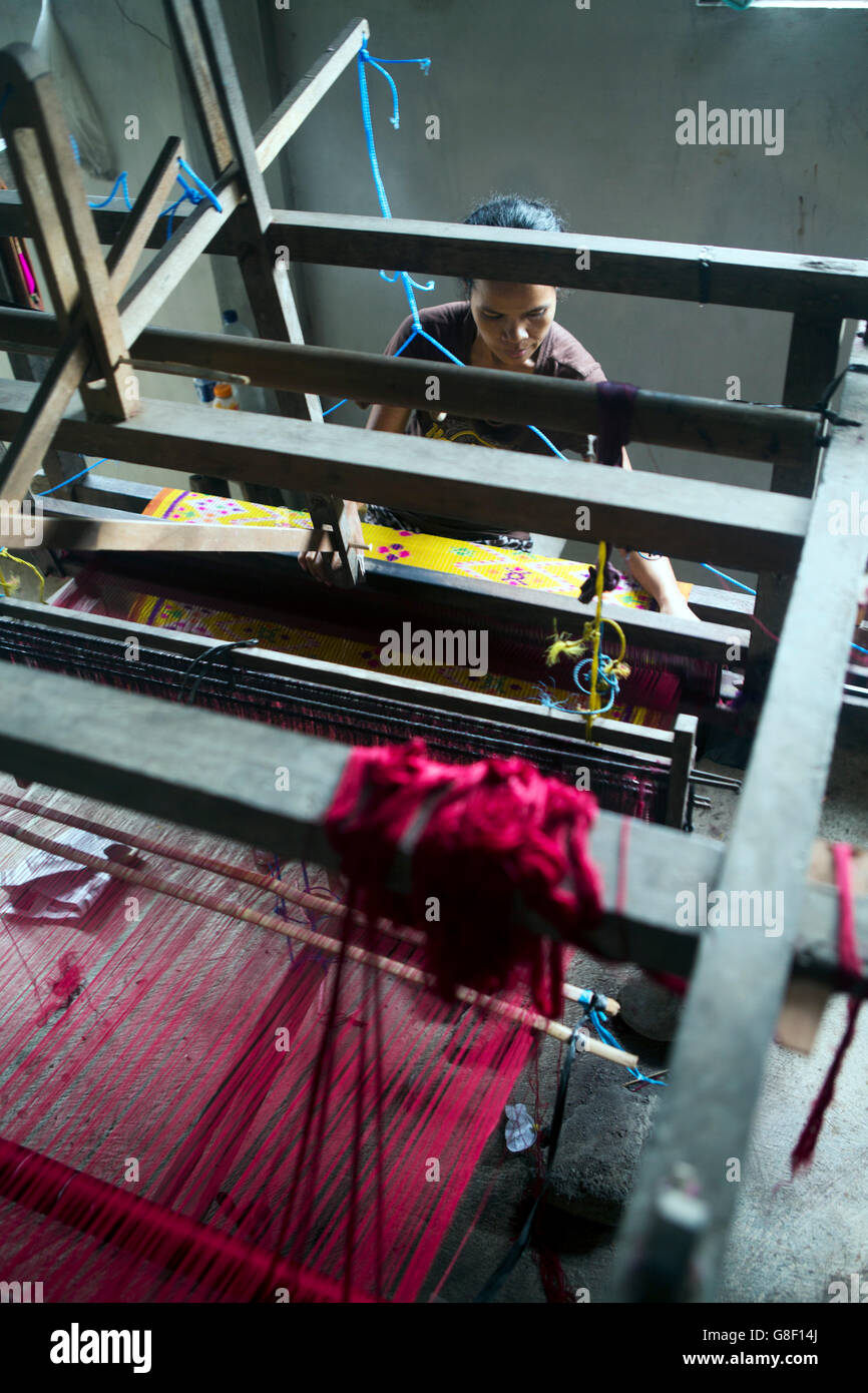 Balinese traditional weaver hi-res stock photography and images - Alamy