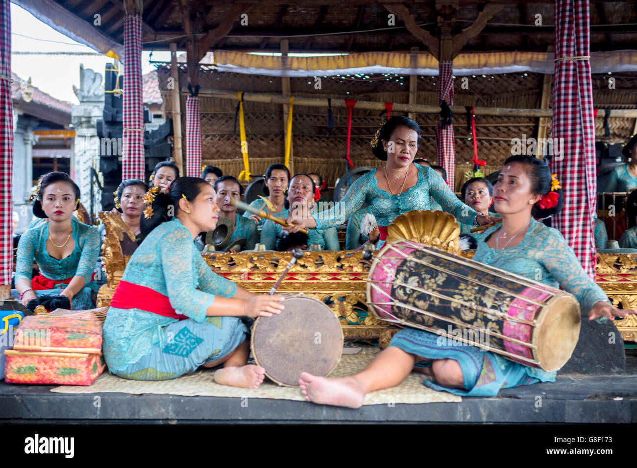 Traditional indonesian percussion orchestra hi-res stock photography ...