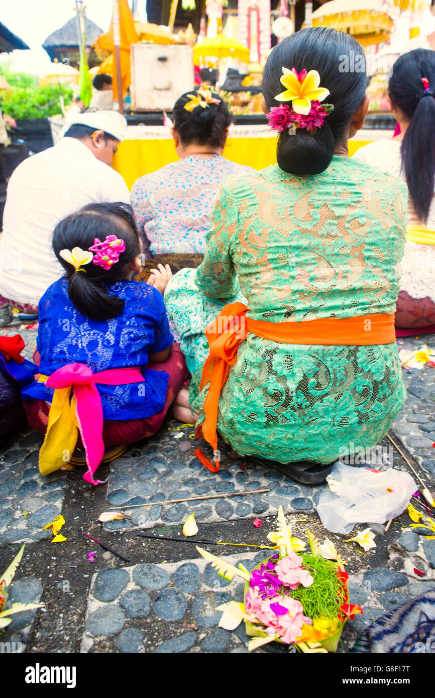 Balinese attending a ritual at a Bali Hindu temple Stock Photo - Alamy