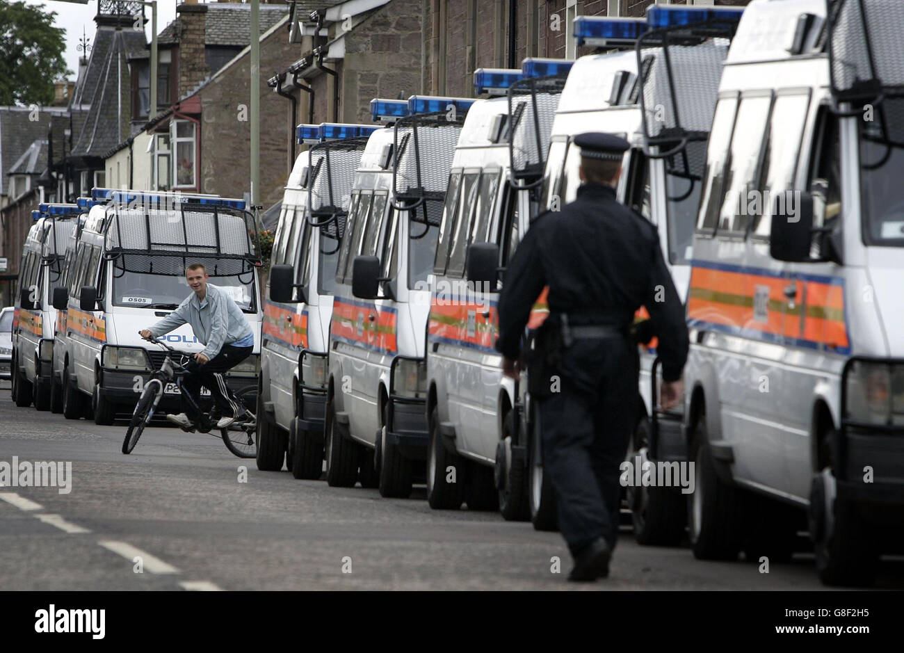 G8 Summit - Police riot vans Stock Photo - Alamy