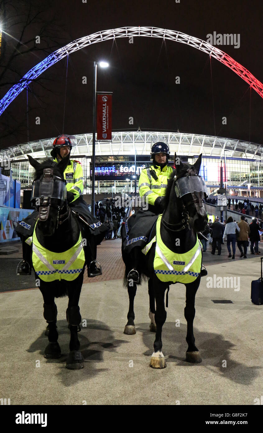 Mounted police outside Wembley Stadium in London where the French ...