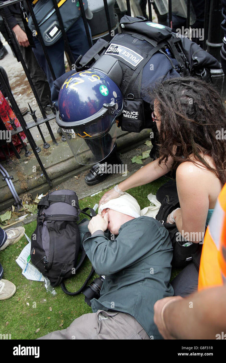 Police medic hi-res stock photography and images - Alamy