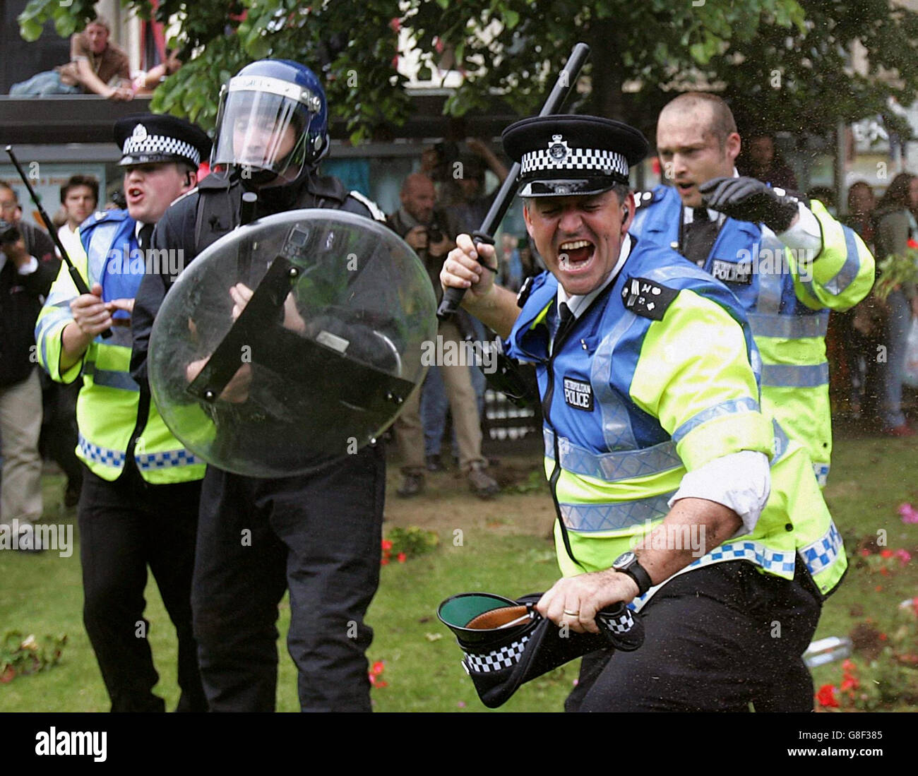 Protesters gleneagles g8 summit hi-res stock photography and images - Alamy