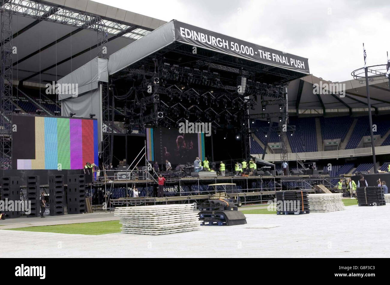 The final push concert hi-res stock photography and images - Alamy