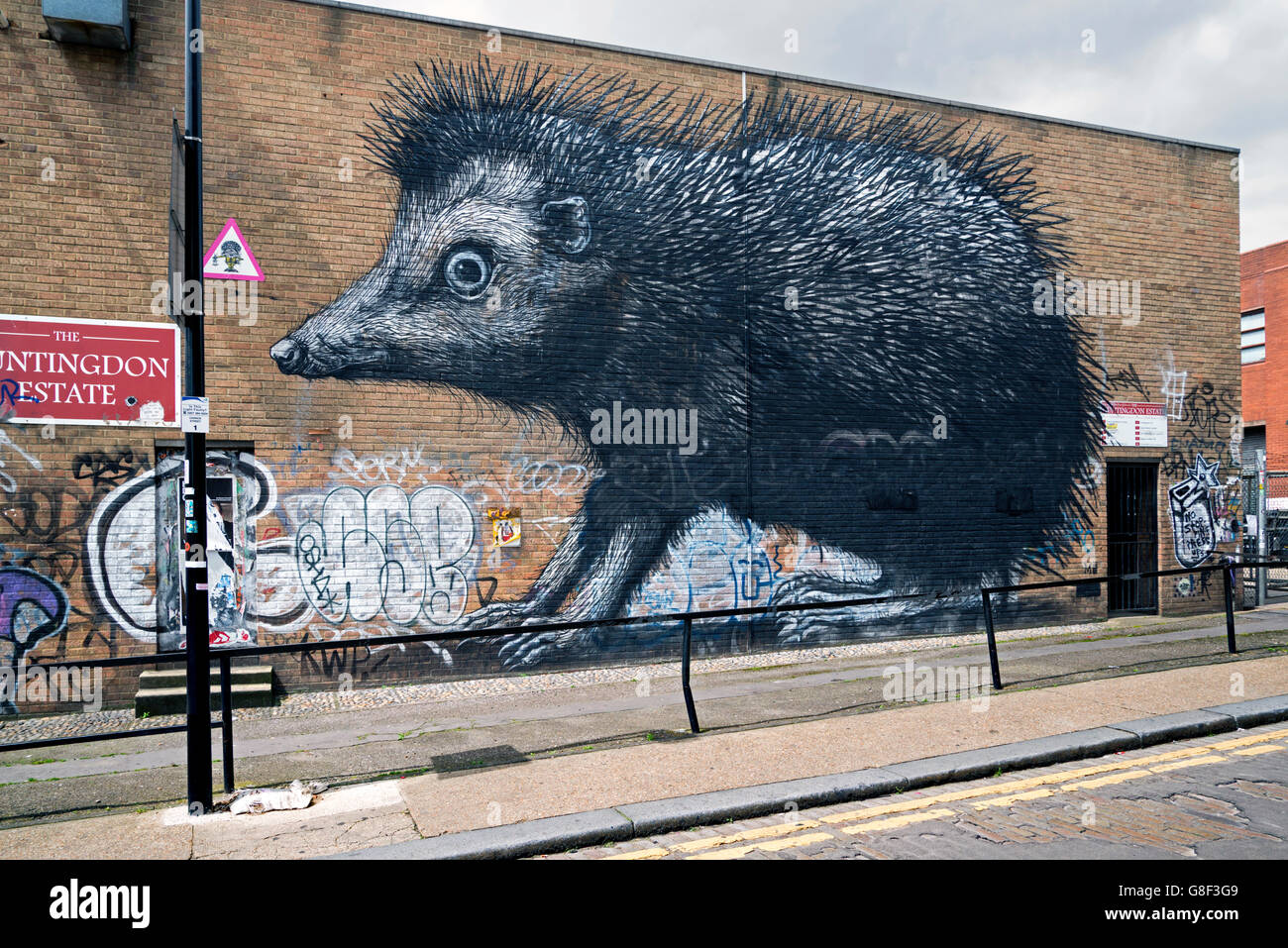 Roa street artist hi-res stock photography and images - Alamy