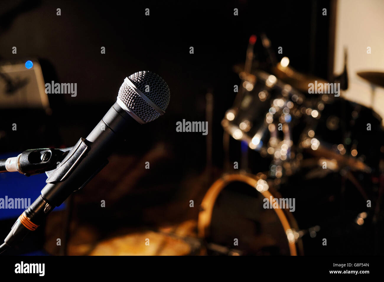 Light microphone set hi-res stock photography and images - Alamy