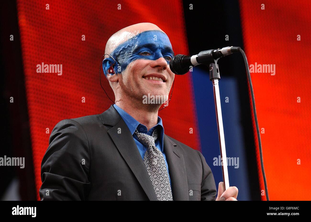 Live8 Concert - Hyde Park. Michael Stipe of REM Stock Photo - Alamy