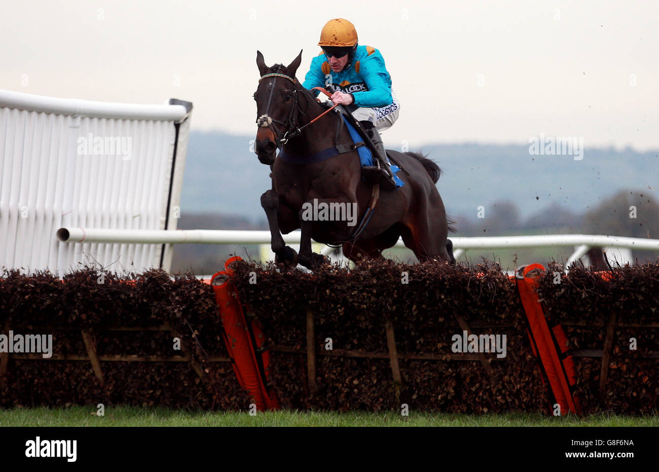 Hurdle ludlow racecourse hi-res stock photography and images - Alamy