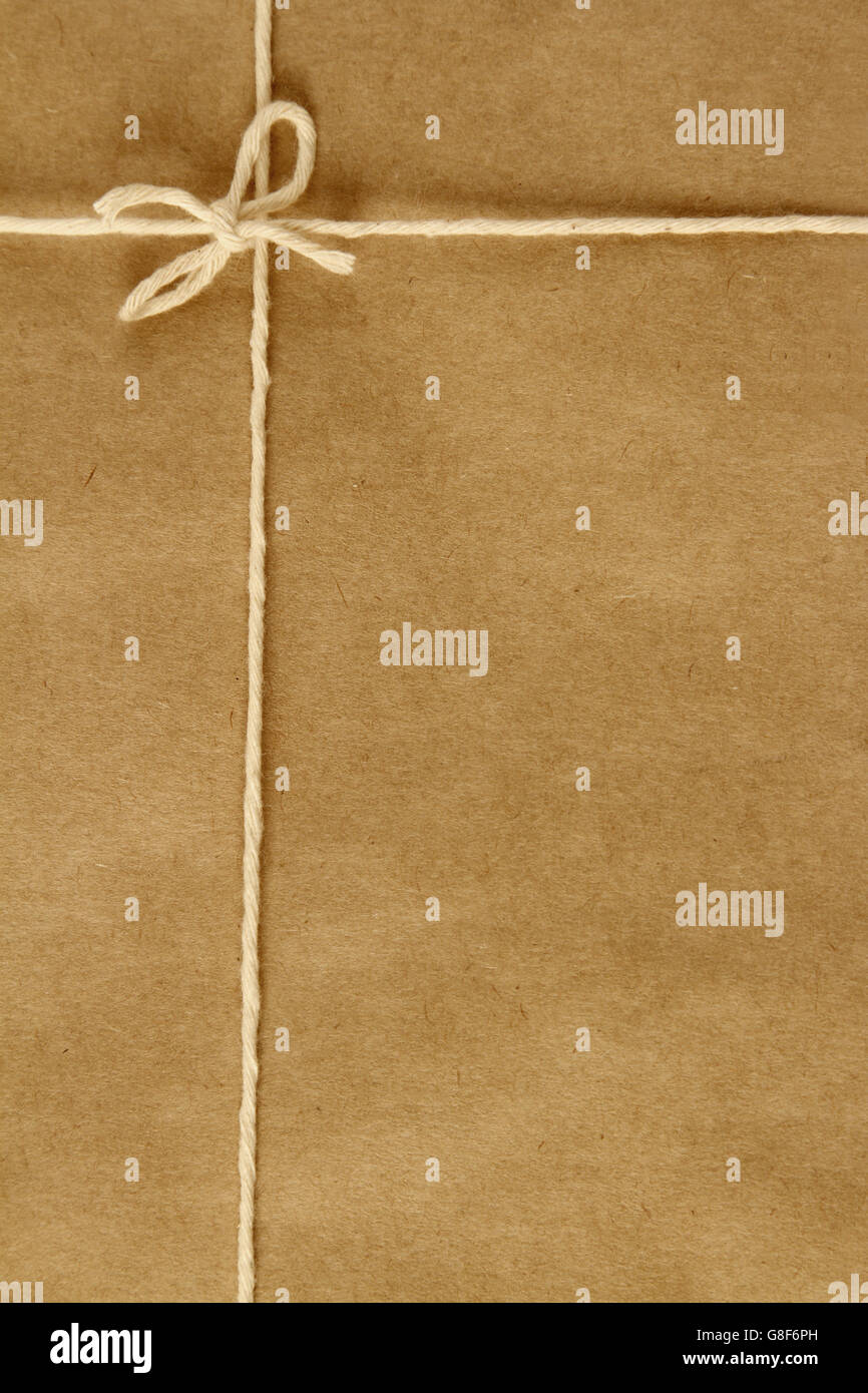 Tied knot on brown parcel Stock Photo - Alamy