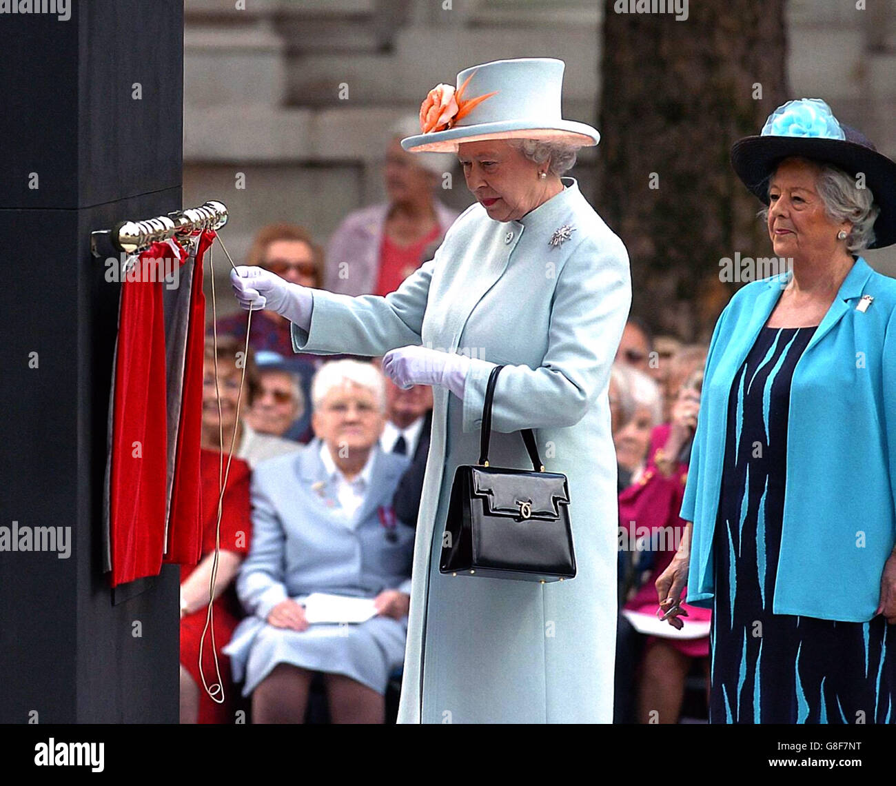 Queen Elizabeth II unveils the monument Stock Photo - Alamy