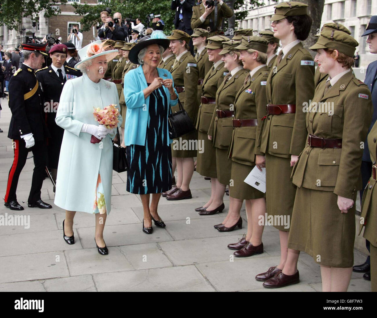 Queen meets world war hi-res stock photography and images - Alamy