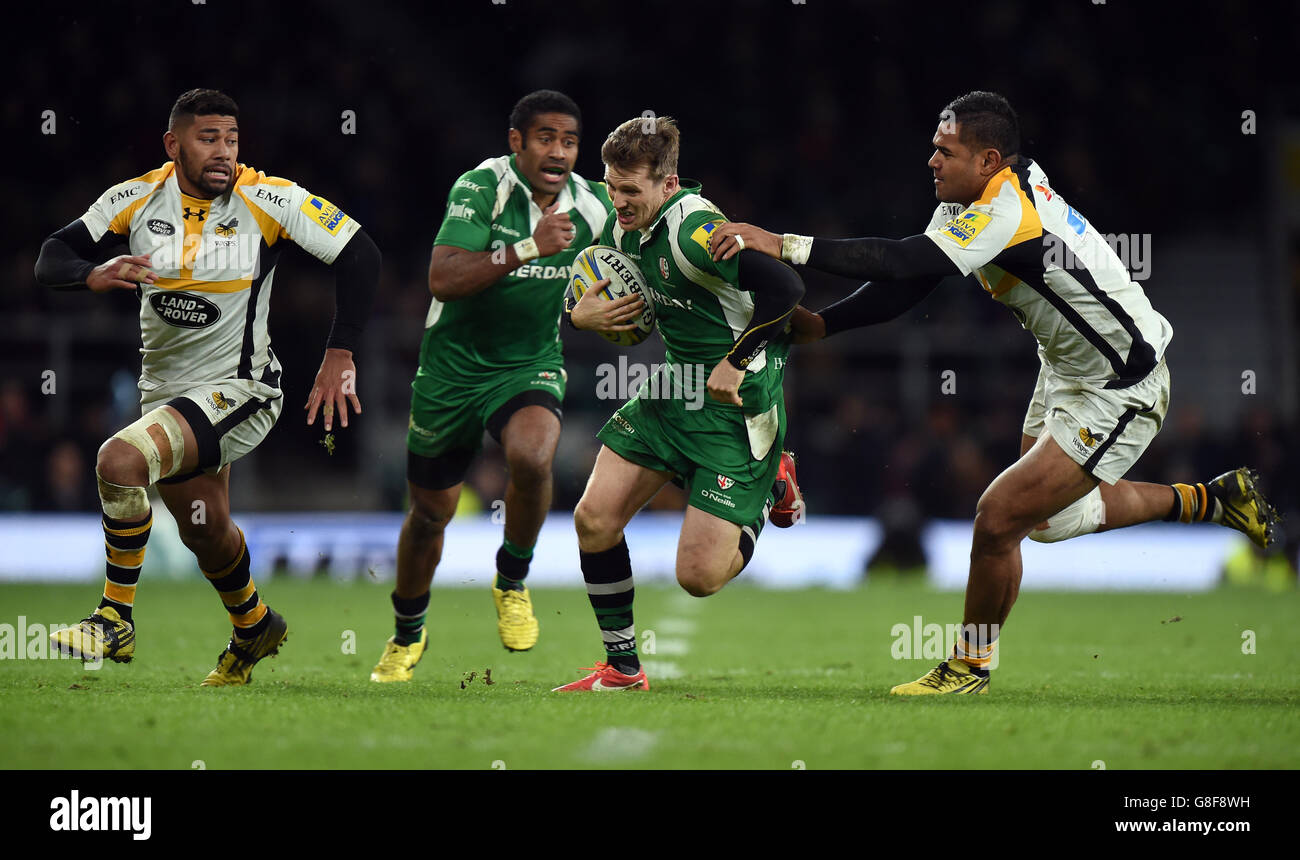 London Irish's Chris Noakes (2nd right) gets away from Wasps' Frank ...