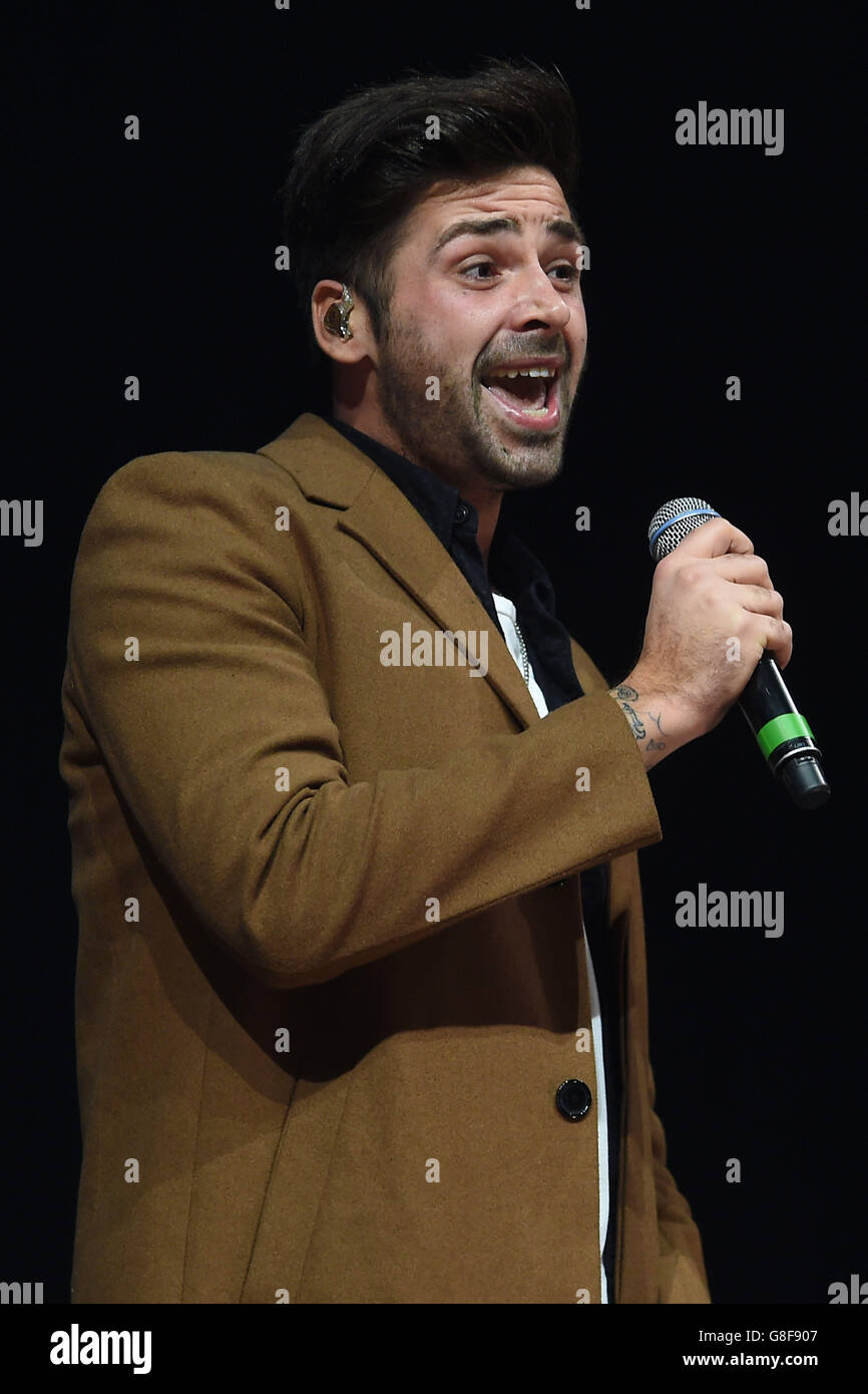 Ben haenow on stage hi-res stock photography and images - Alamy