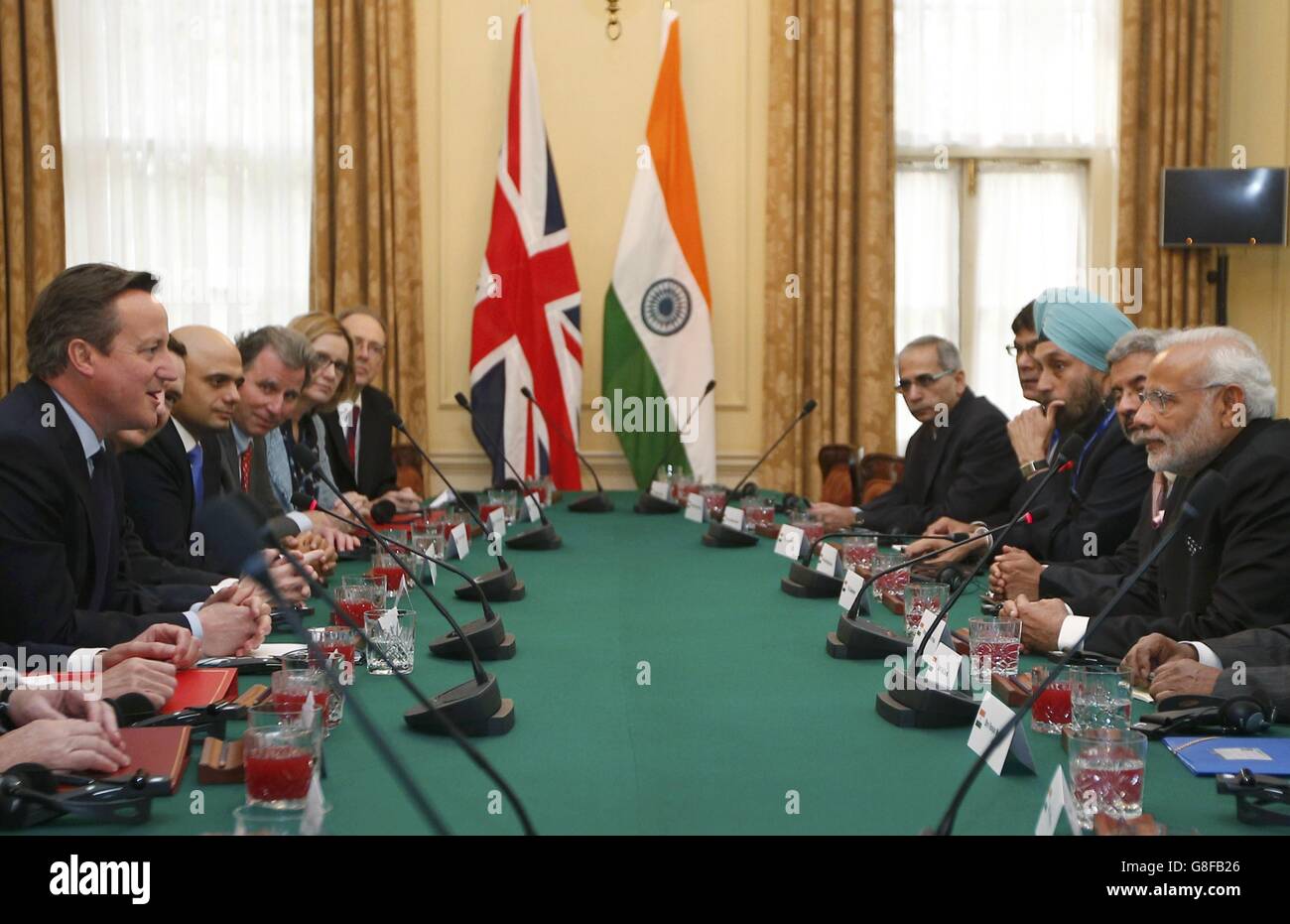India's Prime Minister Narendra Modi (right) meets Prime Minister David ...