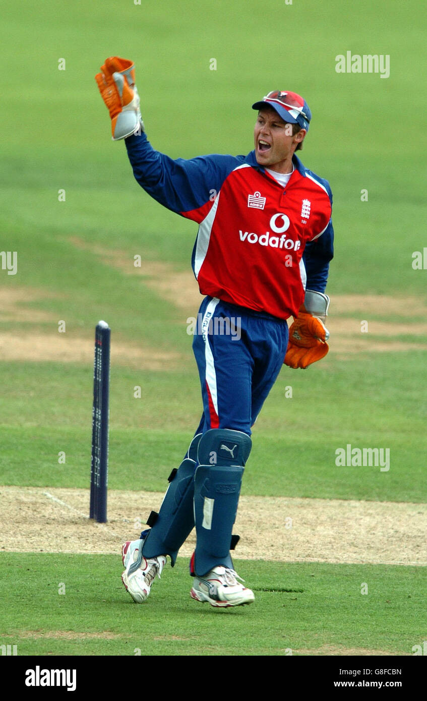 Cricket - The NatWest International Triangular Series - Final - England ...
