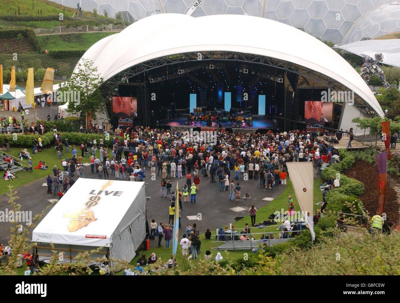 General view of the eden project hi-res stock photography and images ...